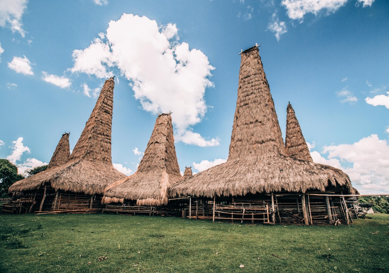 Sumba Traditional Villages & Weekuri Lake Tour
